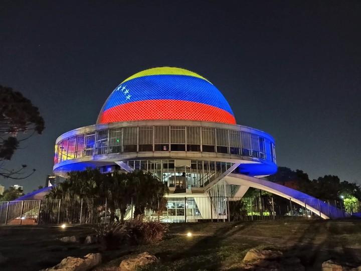 VIDEO Monumentos emblemáticos de Venezuela se iluminan con los colores ...